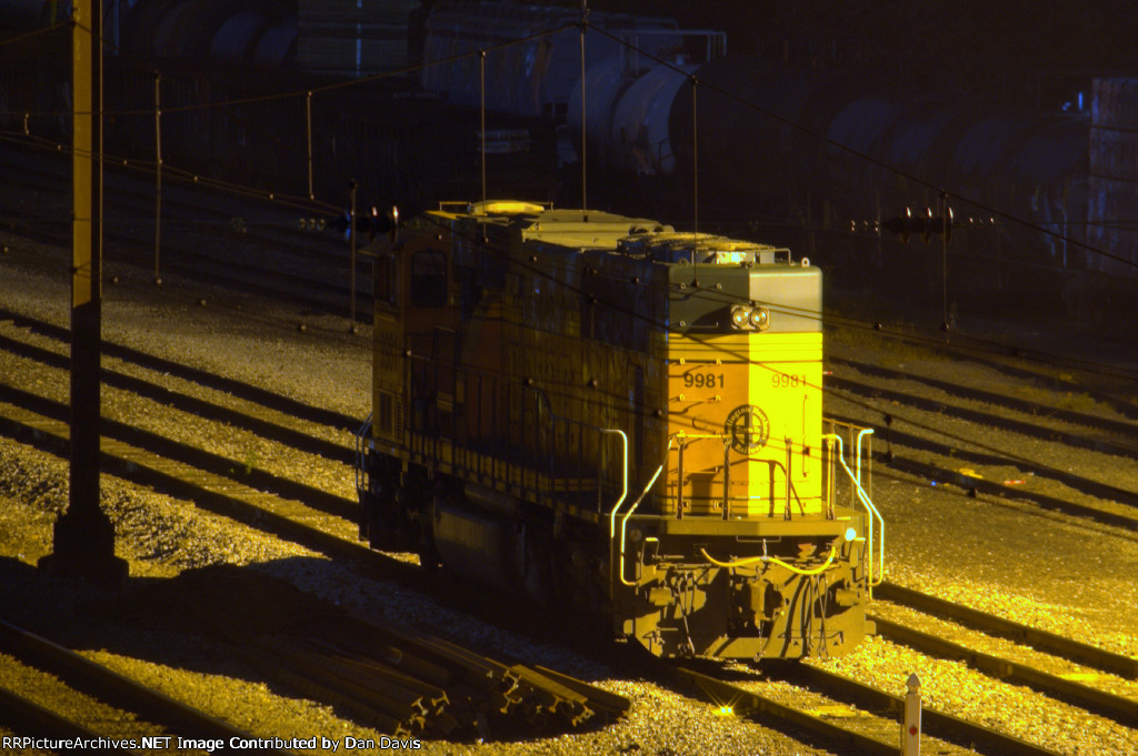 BNSF SD70MAC 9981 tied down in Woodbourne Yard